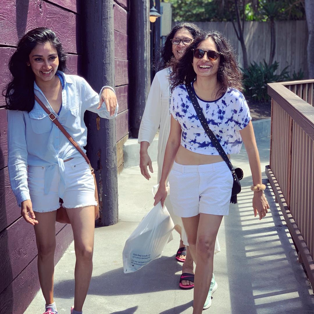 खूबसूरती में किसी से कम नहीं हैं 'शोले' के 'सांभा डाकू' की बेटी विनती ...