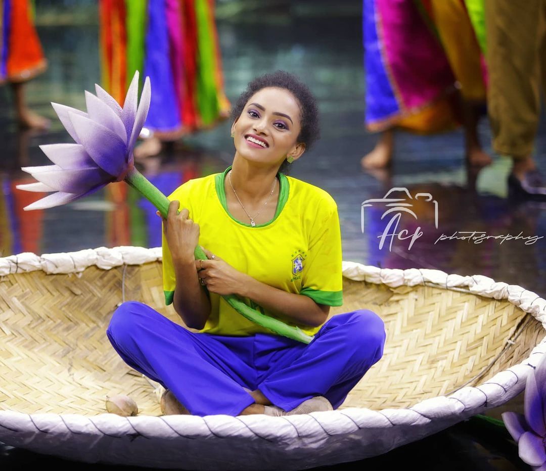 Star Magic Fame Anna Chacko In Glamorous look | സ്റ്റാർ മാജിക് താരം ...