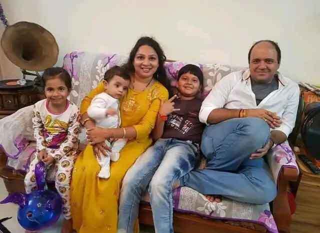 खूबसूरती के मामले में TMKOC के आत्माराम भिड़े की Real Wife का नहीं है ...