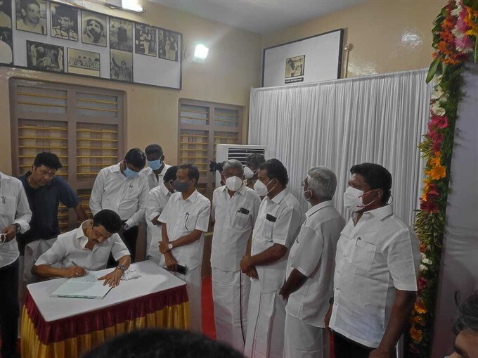 TN CM MK Stalin With Family Visits His Father's House Photos: HD Images ...