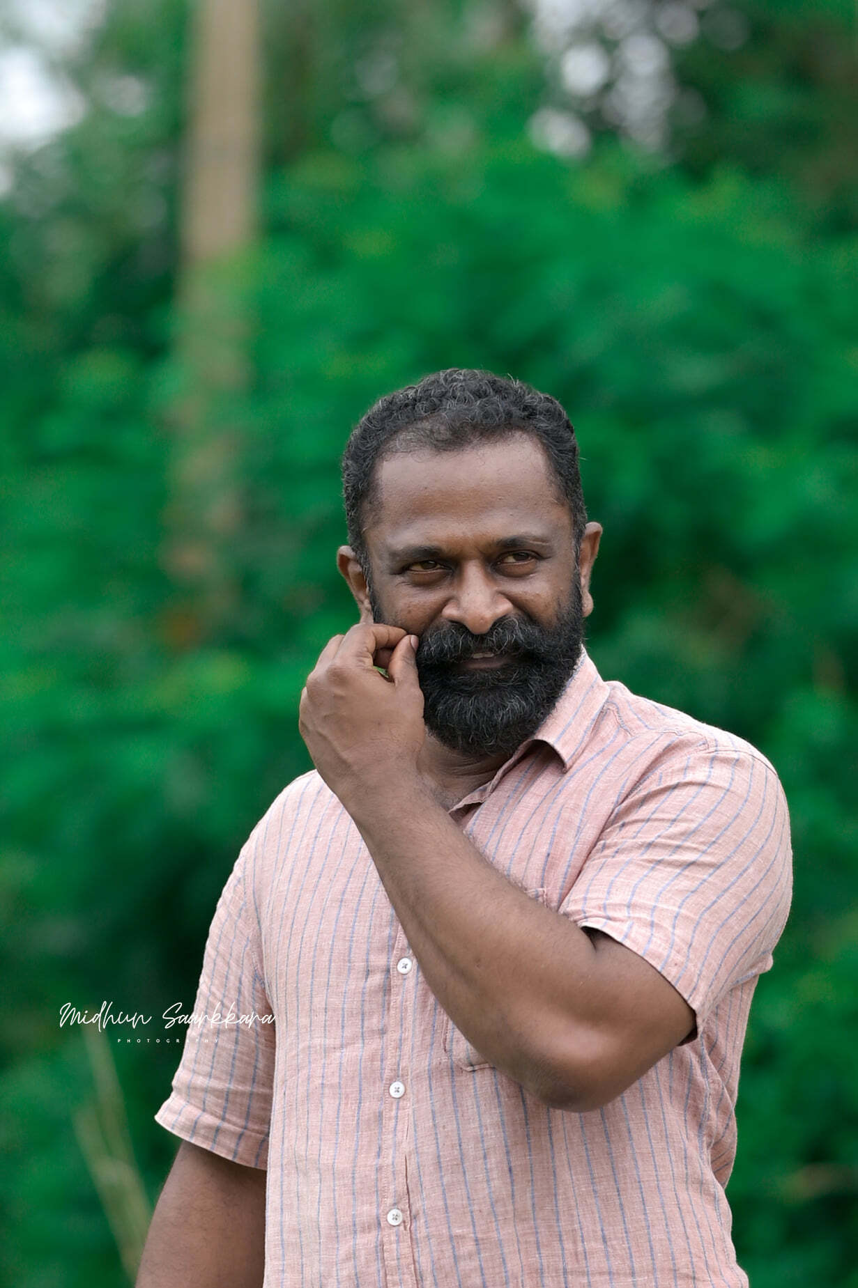 actor Sreejith Ravi and his wife Sajitha Sreejith with a tribute to ...