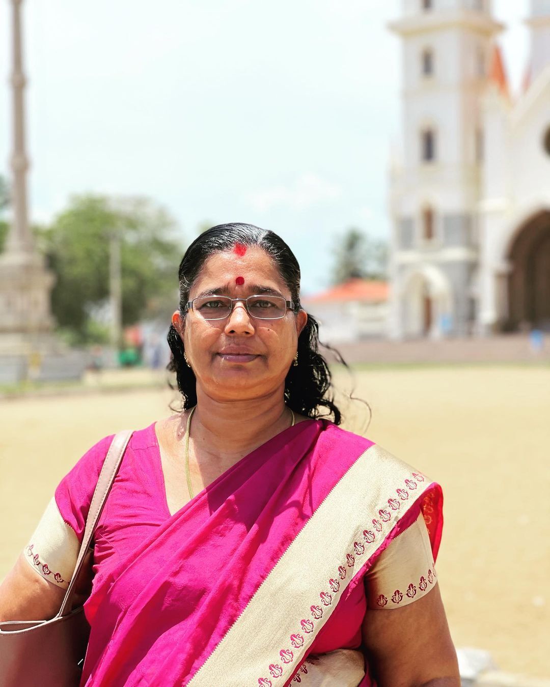 Bigg Boss fame actress Remya Panicker shares pictures with family ...