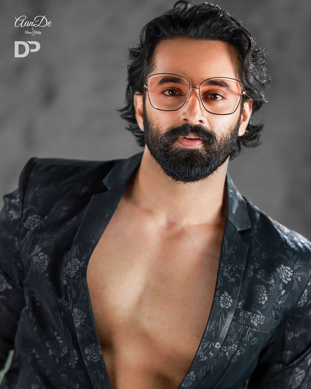 Actor Unni Mukundan New Stylish Clicks | പുകവലി ആരോഗ്യത്തിന് ഹാനീകരം ...