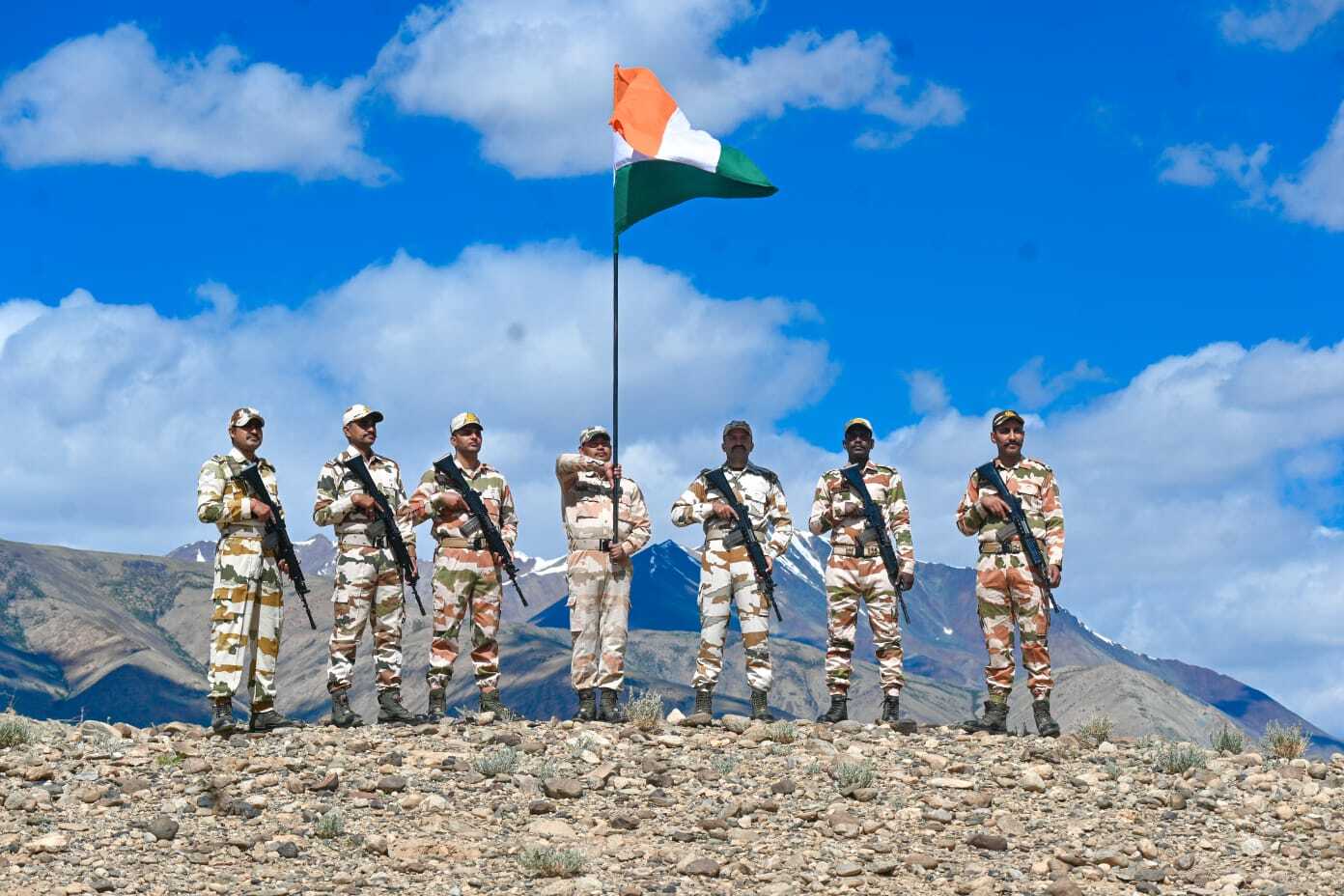 तस्वीरों में देखिए Independence day पर ITBP के जवानों ने पैंगोंग त्सो ...