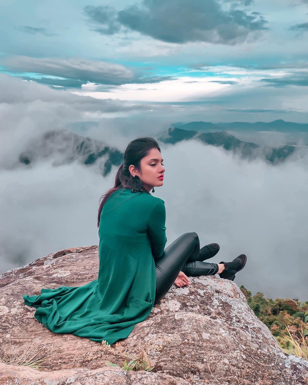 Jamna Pyari Movie Fame Gayathri Suresh In Glamorous Look | കൊടൈകനാല് ...