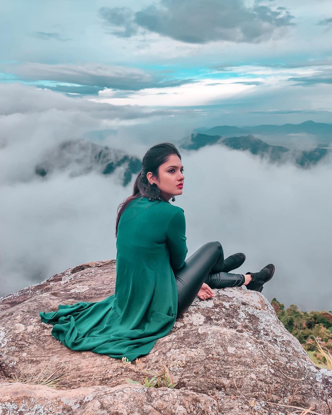 Jamna Pyari Movie Fame Gayathri Suresh In Glamorous Look | കൊടൈകനാല് ...