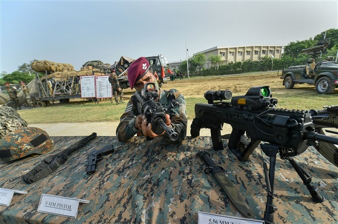 Para Brigade Personnel Perform During Combat Free Fall By 75 ...