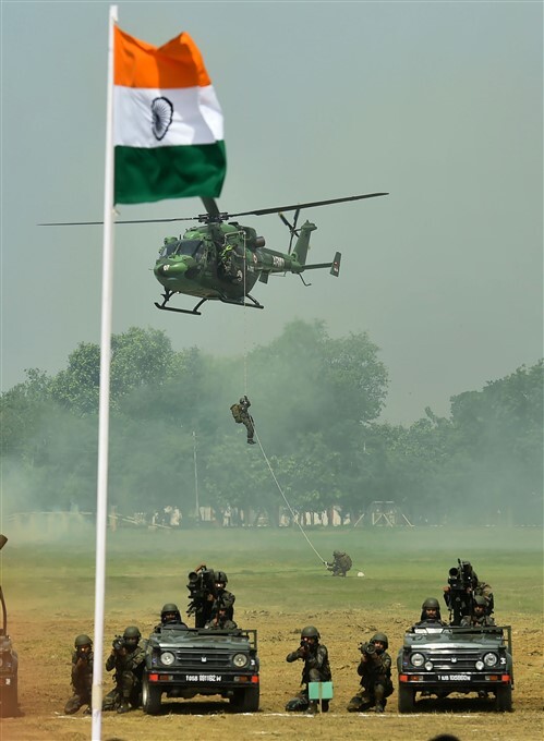 Para Brigade Personnel Perform During Combat Free Fall By 75 ...