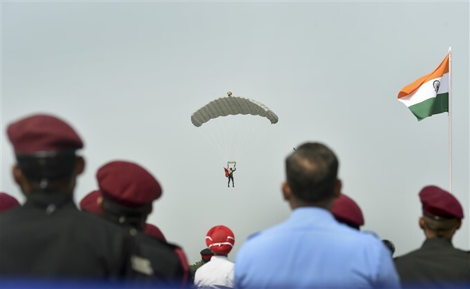 Para Brigade Personnel Perform During Combat Free Fall By 75 ...