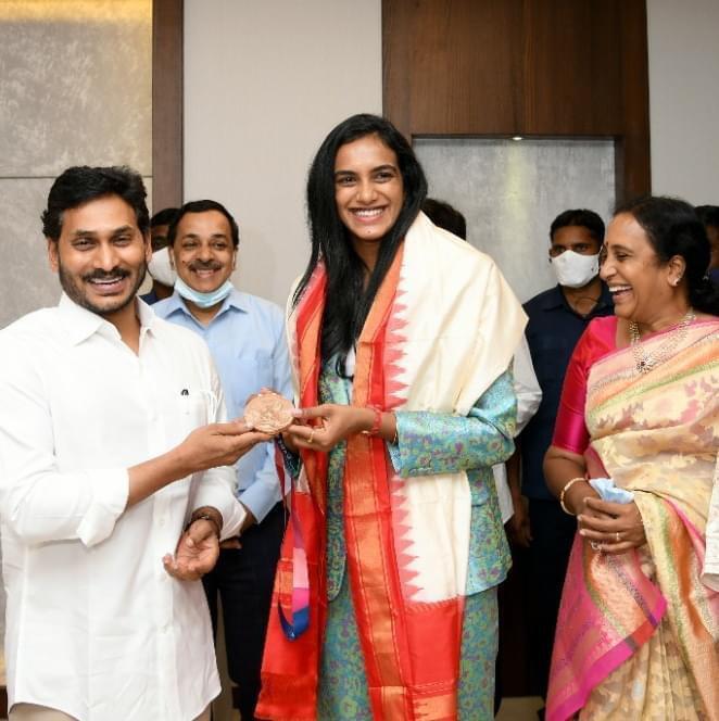 PV Sindhu Meets AP CM Jagan Mohan Reddy Photos: HD Images, Pictures ...