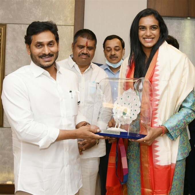 PV Sindhu Meets AP CM Jagan Mohan Reddy Photos: HD Images, Pictures ...