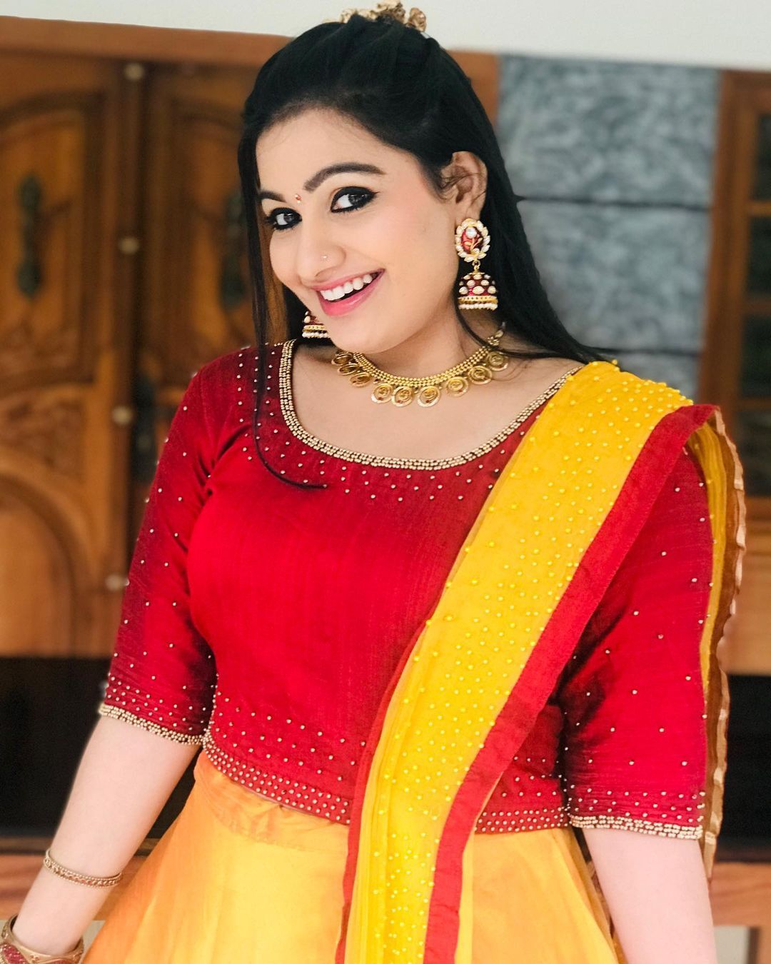 Star Magic Fame Manve Surendran Viral Stills | സാരിയിൽ സുന്ദരിയായി മാ ...