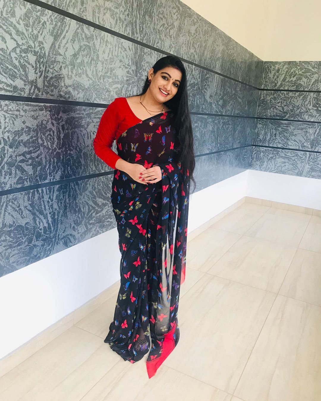 Star Magic Fame Manve Surendran Viral Stills | സാരിയിൽ സുന്ദരിയായി മാ ...