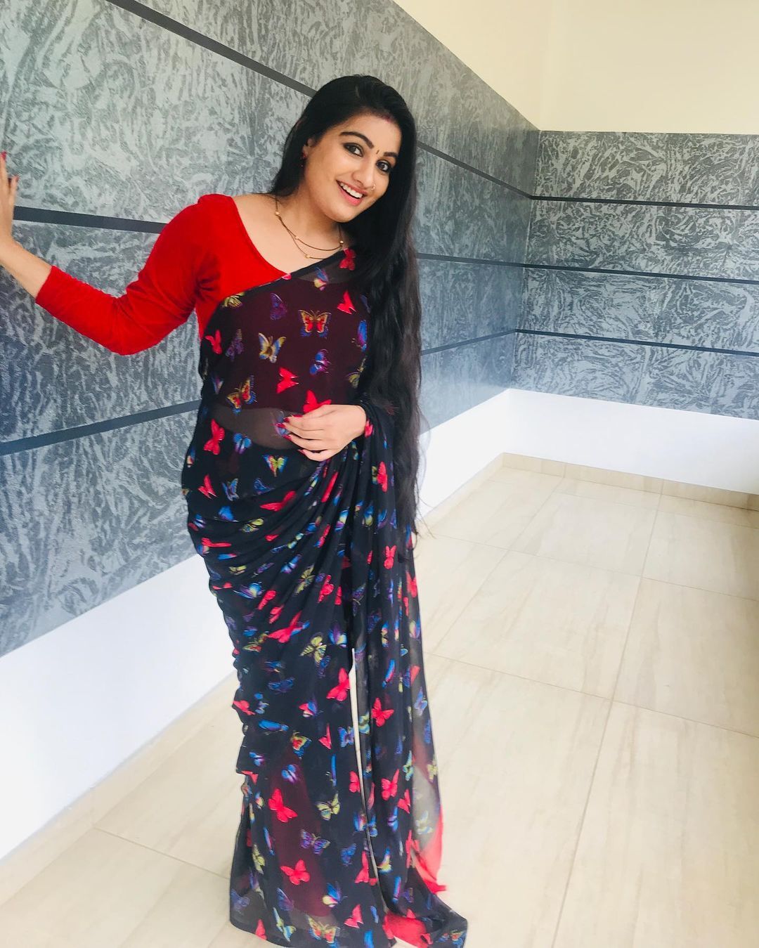 Star Magic Fame Manve Surendran Viral Stills | സാരിയിൽ സുന്ദരിയായി മാ ...