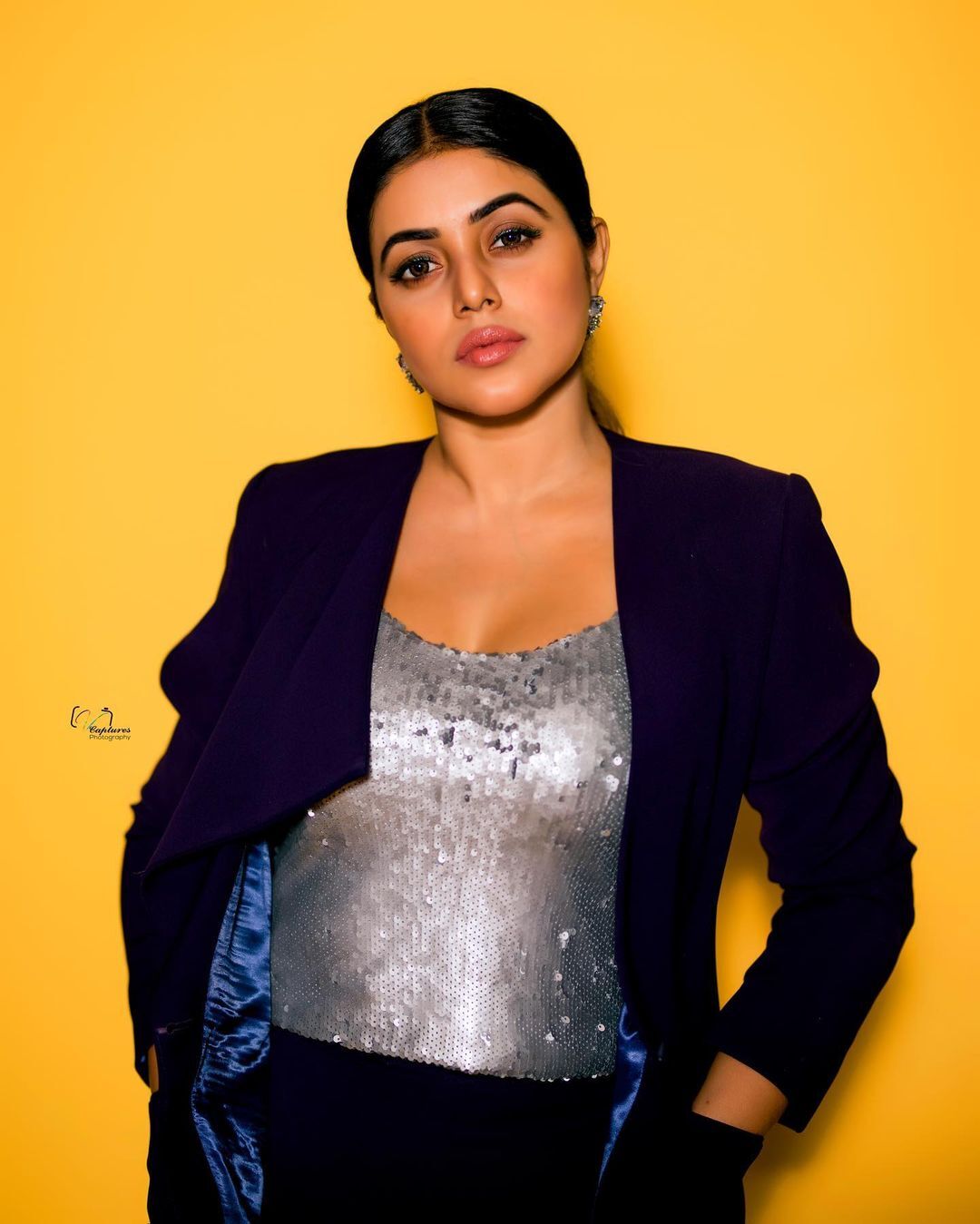 రెడ్ కలర్ ఔట్ ఫిట్‌లో పూర్ణ సూపర్ హాట్ | Actress poorna bold photos ...