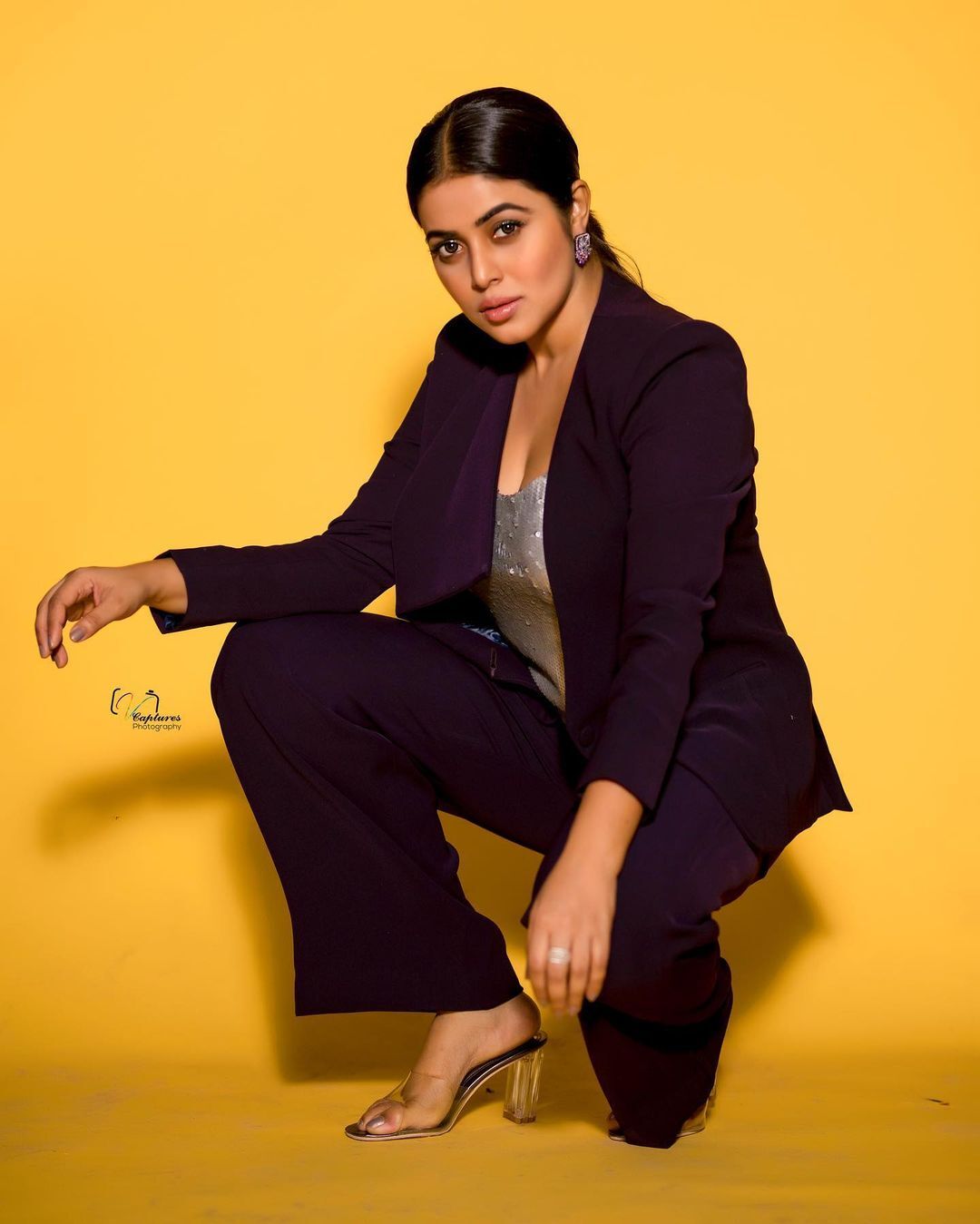 రెడ్ కలర్ ఔట్ ఫిట్‌లో పూర్ణ సూపర్ హాట్ | Actress poorna bold photos ...