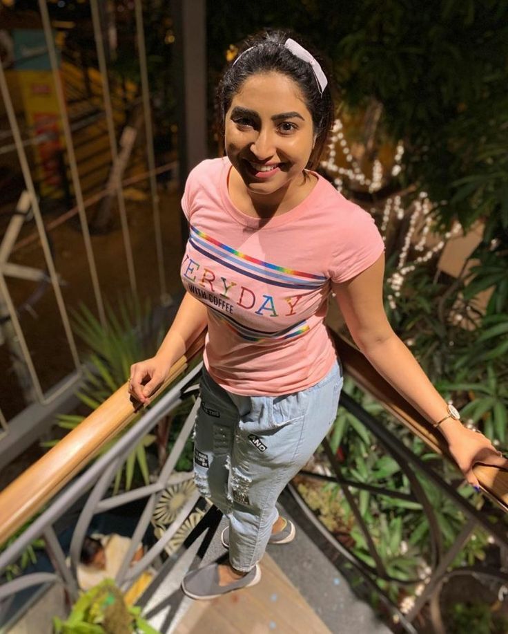 Aadu 2 fame actress Ameya Mathew new glamorous photos | എന്താ ചെയ്യ മഴ ...