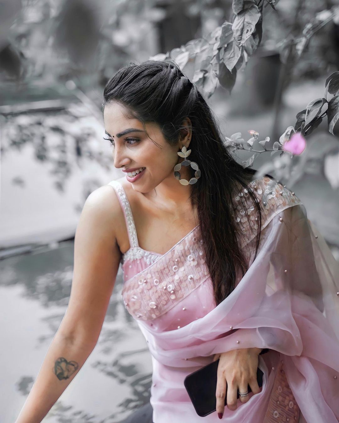 Aadu 2 fame actress Ameya Mathew new glamorous photos | എന്താ ചെയ്യ മഴ ...