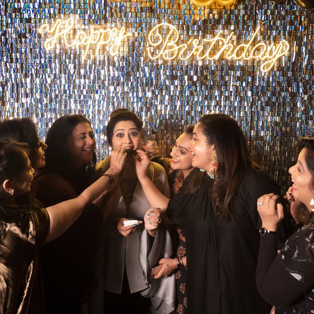 Actress Meena Birthday Celebration Photos Goes Viral | നിങ്ങളറിയും ഈ ...