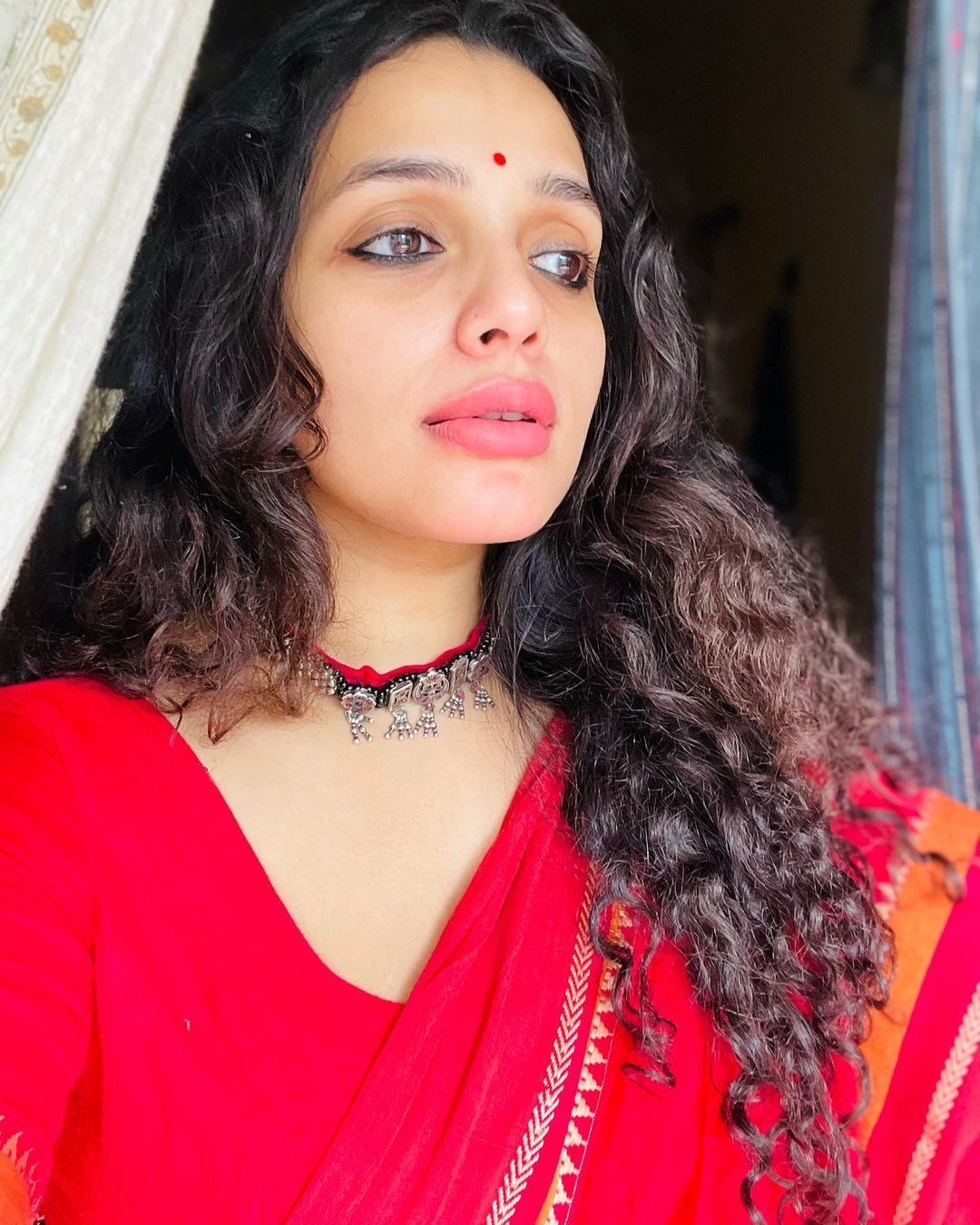 Actress Ann Augustine's Red Saree and Curly Hair Combo Style Goes Viral | റെഡ് സാരിയില്‍ കിടിലം ...