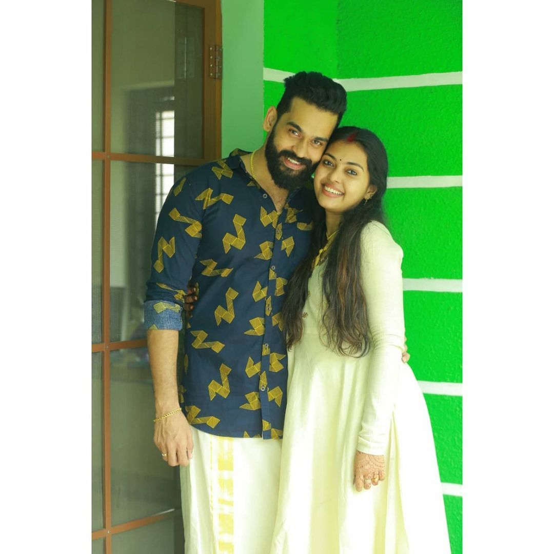 Actress Mridula Vijay and Yuva Krishna Romantic Stills | തങ്ങളുടെ പുതിയ ...