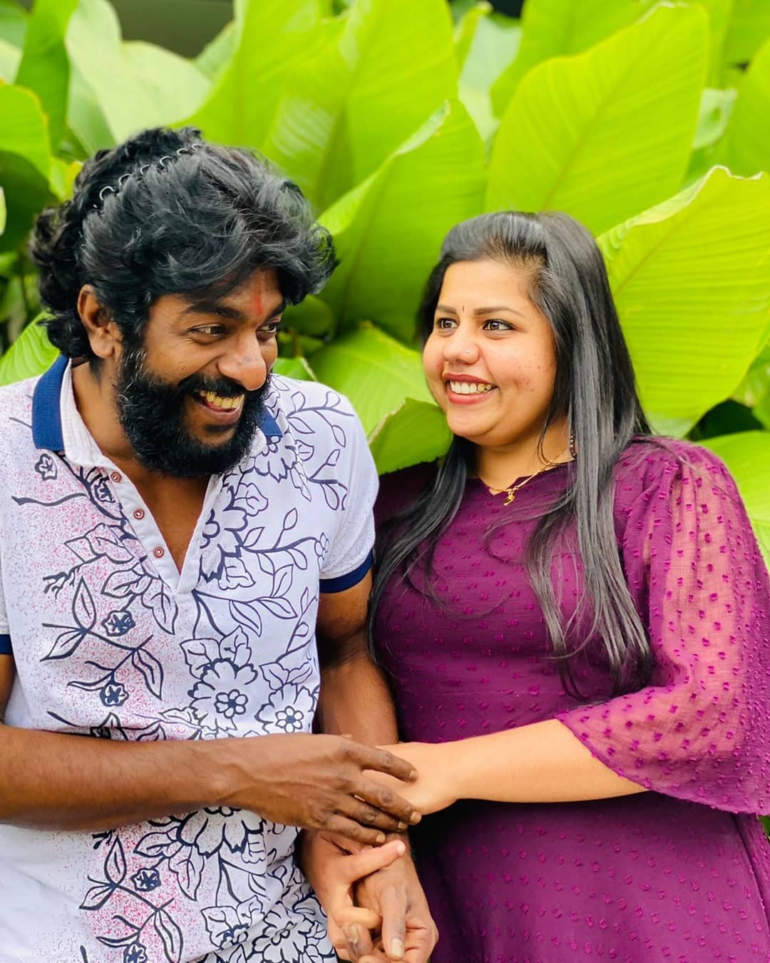 Actress Sneha Sreekumar's Cute Romantic Pics With Husband Actor ...