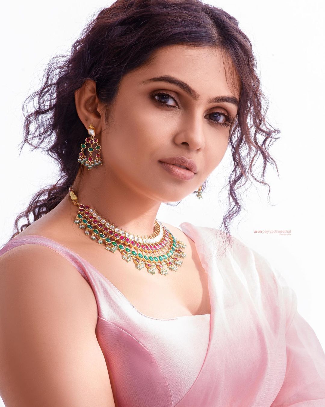 Ambili Movie Fame Tanvi Ram's Cute Stills in Pink Saree | രാജകുമാരിയെ ...