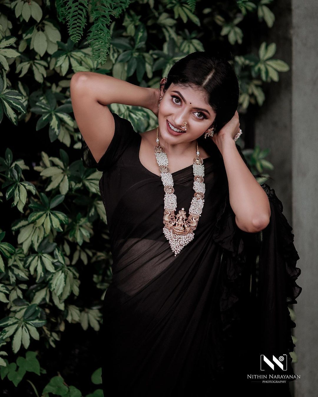Happy Wedding Fame Drishya Raghunath in Black Saree, Pics Goes Viral ...