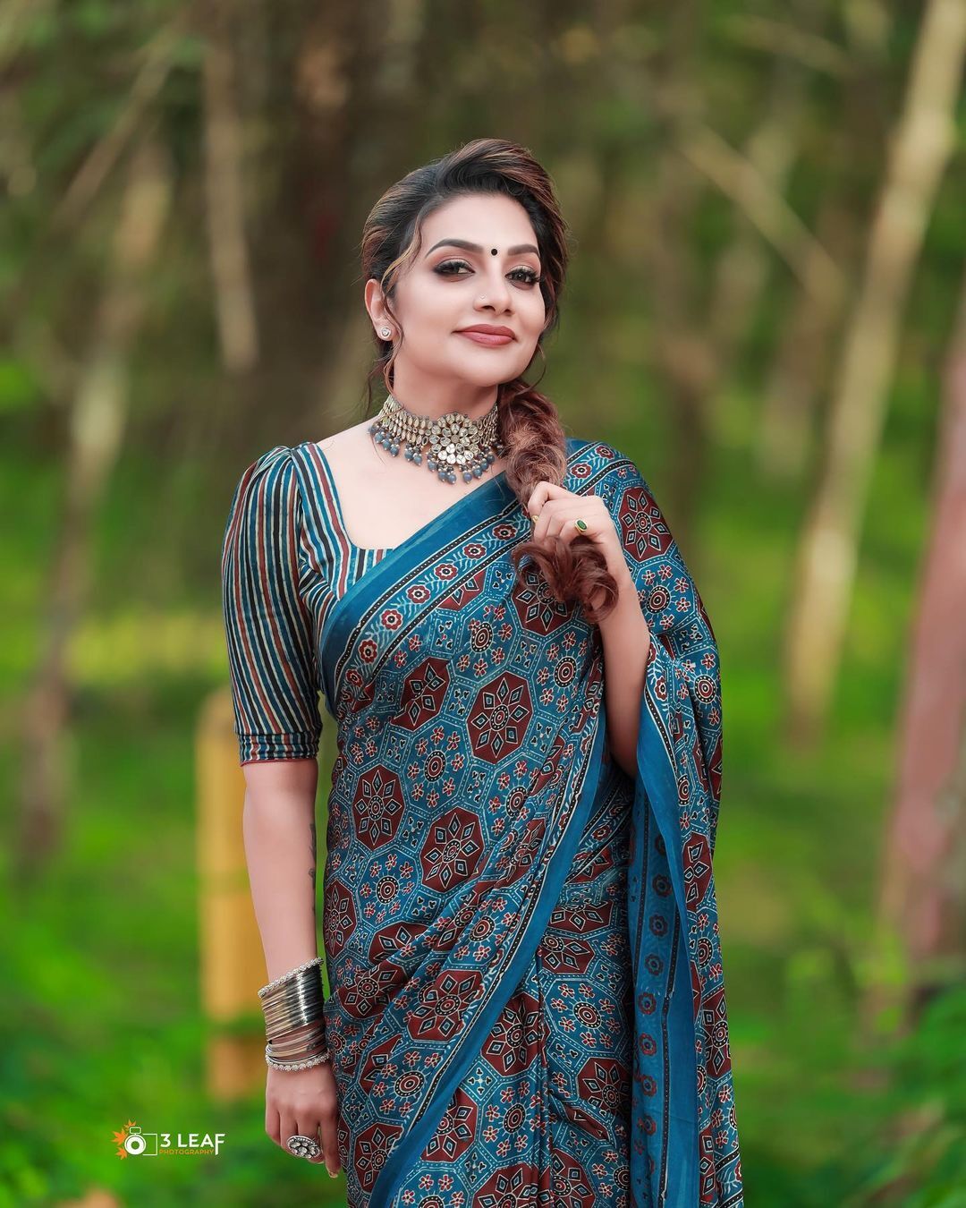 Malayalam Singer Rimi Tomy in New Printed Saree, See Pics | സാരിയില് ...