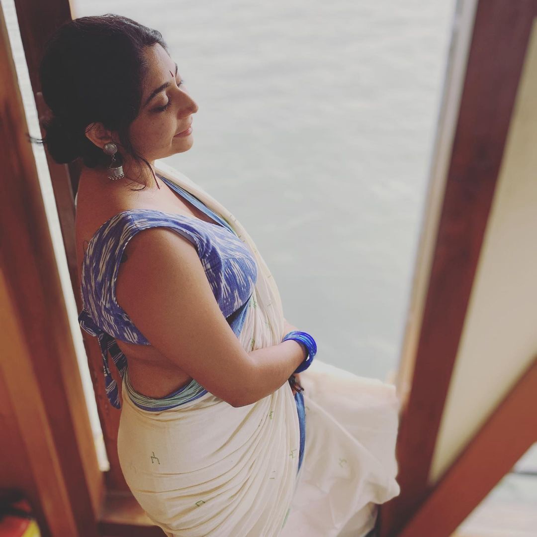 Singer Abhaya Hiranmayi Latest Look in Khadi Saree, See Pics | സോഷ്യല് ...