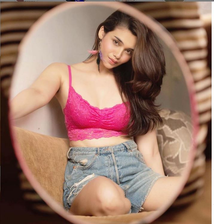 purvimundada: వామ్మో ఏమిటి ఈ అందం ... టాప్ లెస్ ఫొటోలతో రెచ్చిపోతున్న హాట్ బ్యూటీ (ఫొటోస్ ...