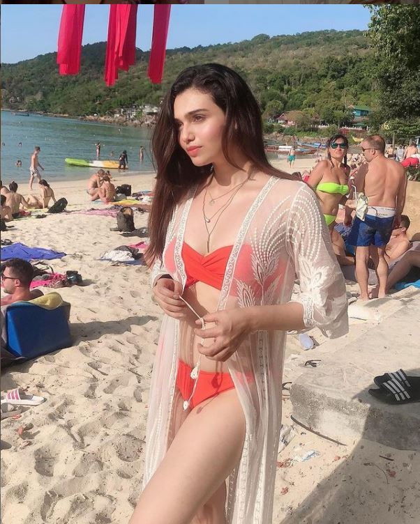 purvimundada: వామ్మో ఏమిటి ఈ అందం ... టాప్ లెస్ ఫొటోలతో రెచ్చిపోతున్న హాట్ బ్యూటీ (ఫొటోస్ ...