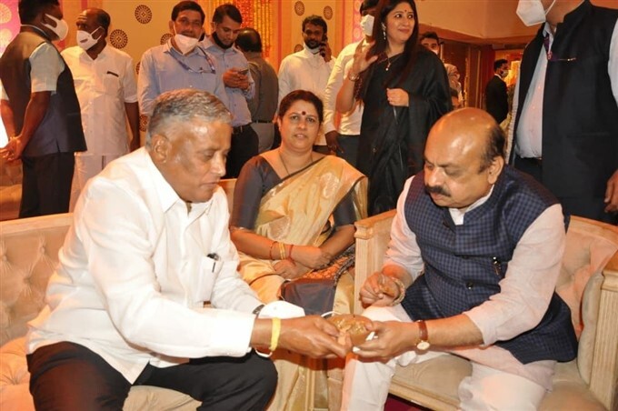 Union Minister Pralhad Joshi's Daughter Wedding Reception Photos: HD Images, Pictures, News Pics ...