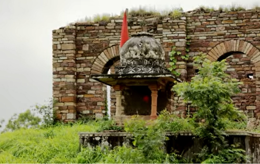 तीन तरफ से नदियों से घिरा है यह देश का एकमात्र बिना नींव वाला किला, 14 ...