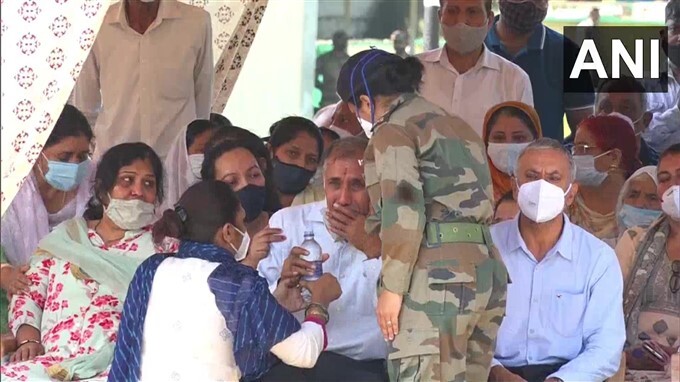 Wreath-laying Ceremony Of Major Rohit Kumar & Major Anuj Rajput Was ...