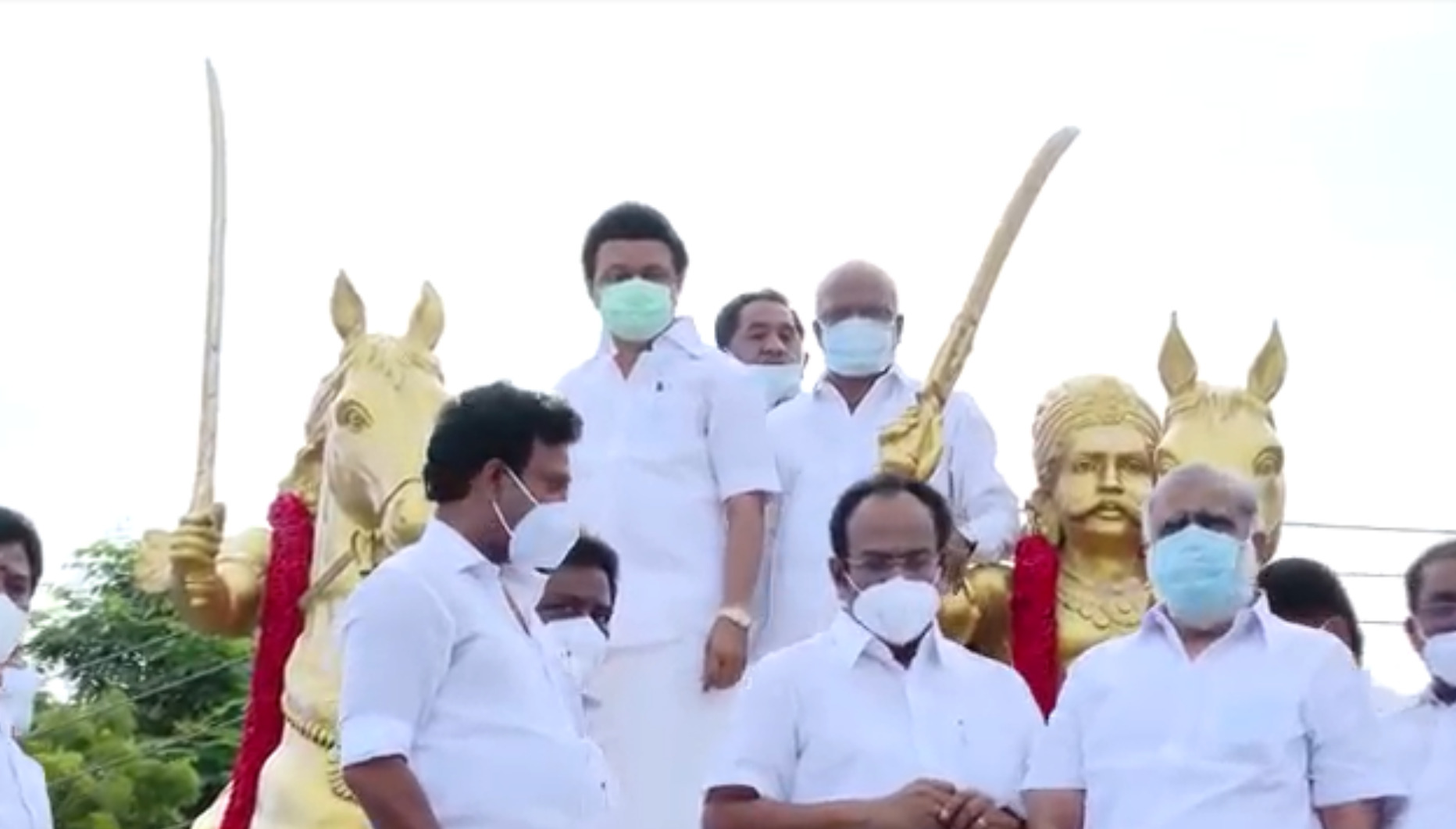 மதுரை தெப்பக்குளத்தில் மருது பாண்டியர்களின் சிலைக்கு முதல்வர் மு.க ...