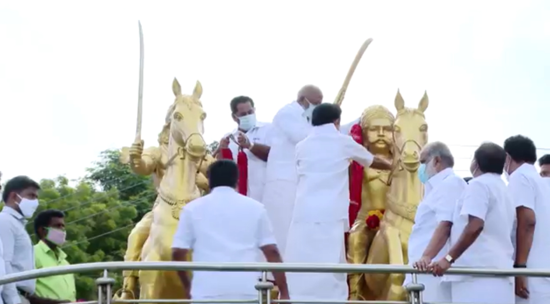 மதுரை தெப்பக்குளத்தில் மருது பாண்டியர்களின் சிலைக்கு முதல்வர் மு.க ...