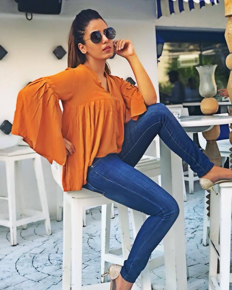 Bigg Boss फेम सृष्टि रोडे ने पार की बोल्डनेस की सारी हदें, रजाई से ...