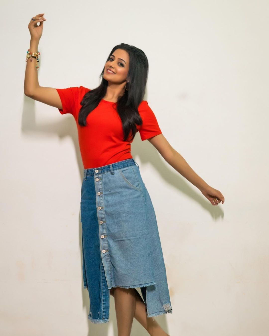 Priyamani:రెడ్ టాప్‌లో అదగొట్టిన నారప్ప భామ(ఫోటోలు) | Priyamani looks ...