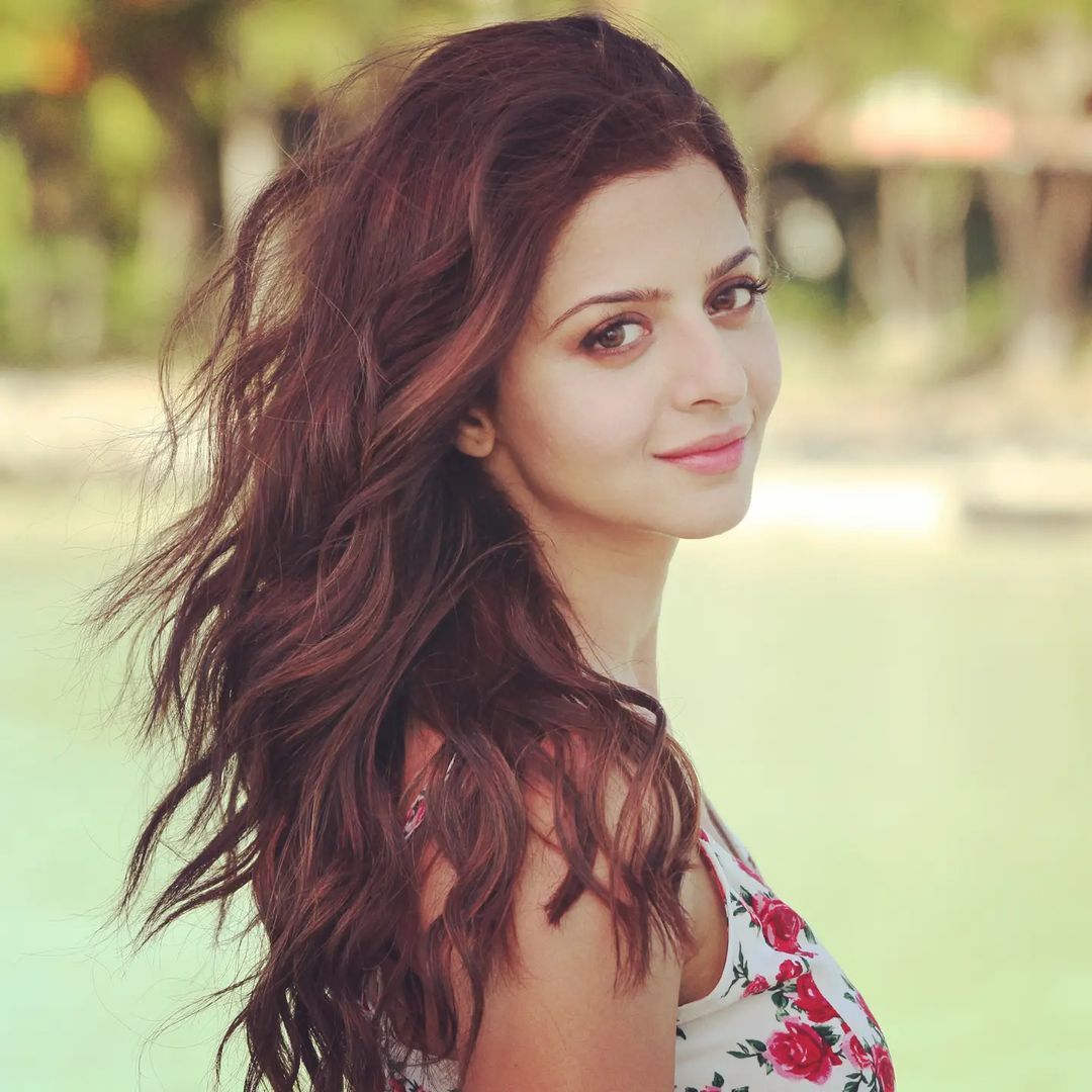 Vedhika Kumar: साउथ इंडस्ट्री में बिखेरा जलवा, अब बॉलीवुड की है बारी ...