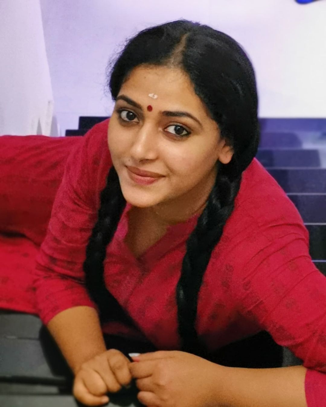 anu sithara's new look goes viral | എന്തൊരു നോട്ടമാണിത് അനുക്കുട്ടീ ...