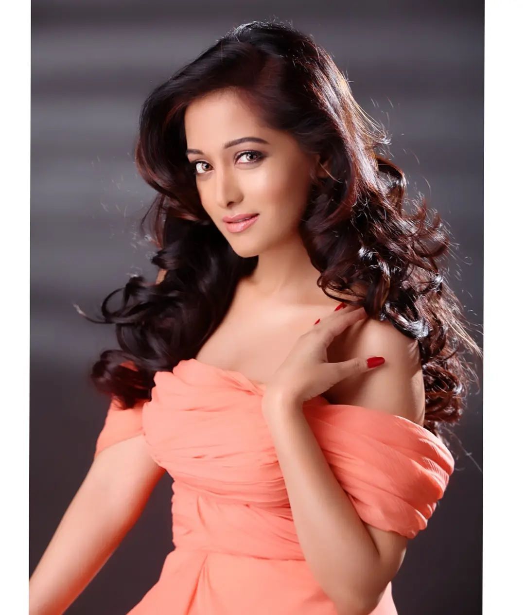 असल जिंदगी में बहनें हैं अमृता राव और प्रीतिका राव, दोनों की खूबसूरती ...