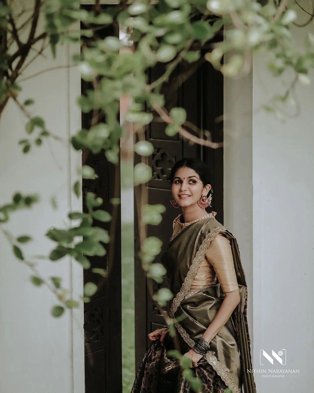 uppum mulakum fame Nisha Sarang and Juhi Rustagi's new photos goes ...