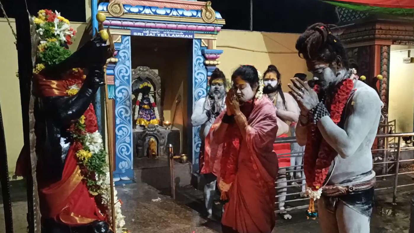 பெண் அகோரியை திருமணம் செய்த திருச்சி அகோரி....! புதுவித திருமணத்தால் ...