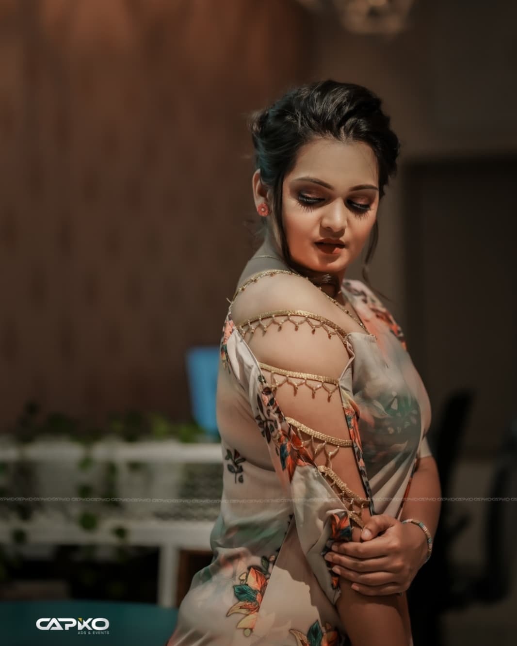 ഇത് എന്ത് വേഷമാണ്, നടിയുടെ സ്റ്റൈലൻ ചിത്രം വൈറലാവുന്നു | Actress-Model ...