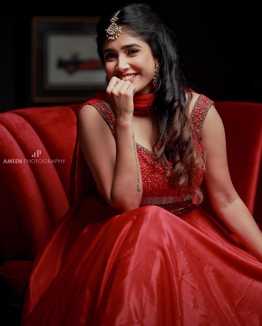 Bigg Boss Fame Alasandra Johnson Stunning Clicks In Red Outfit ...