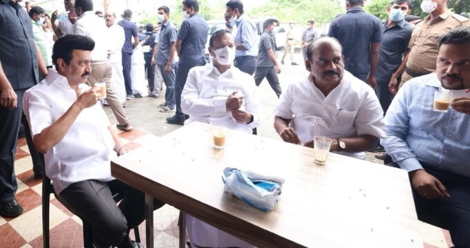 CM MK Stalin Interacts With Public At A Roadside Stall And Drinks Tea ...