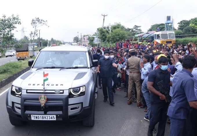 CM MK Stalin Interacts With Public At A Roadside Stall And Drinks Tea ...