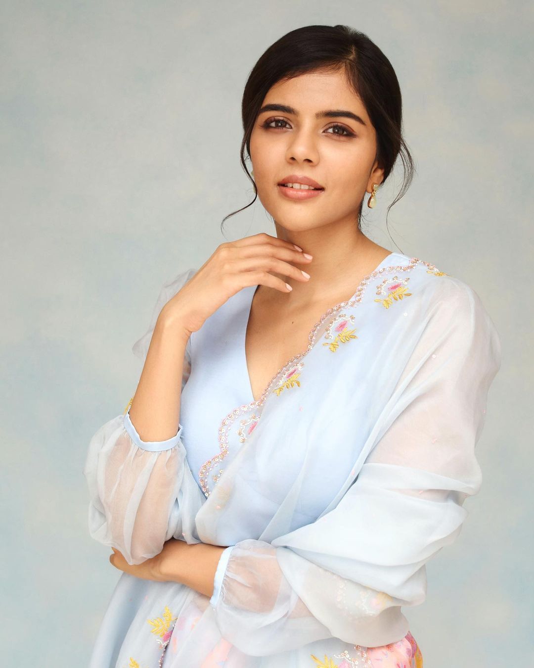 Cute Actress Kalyani Priyadarshan Shined In Stills | മാലഖ പിറകില്‍ നില് ...