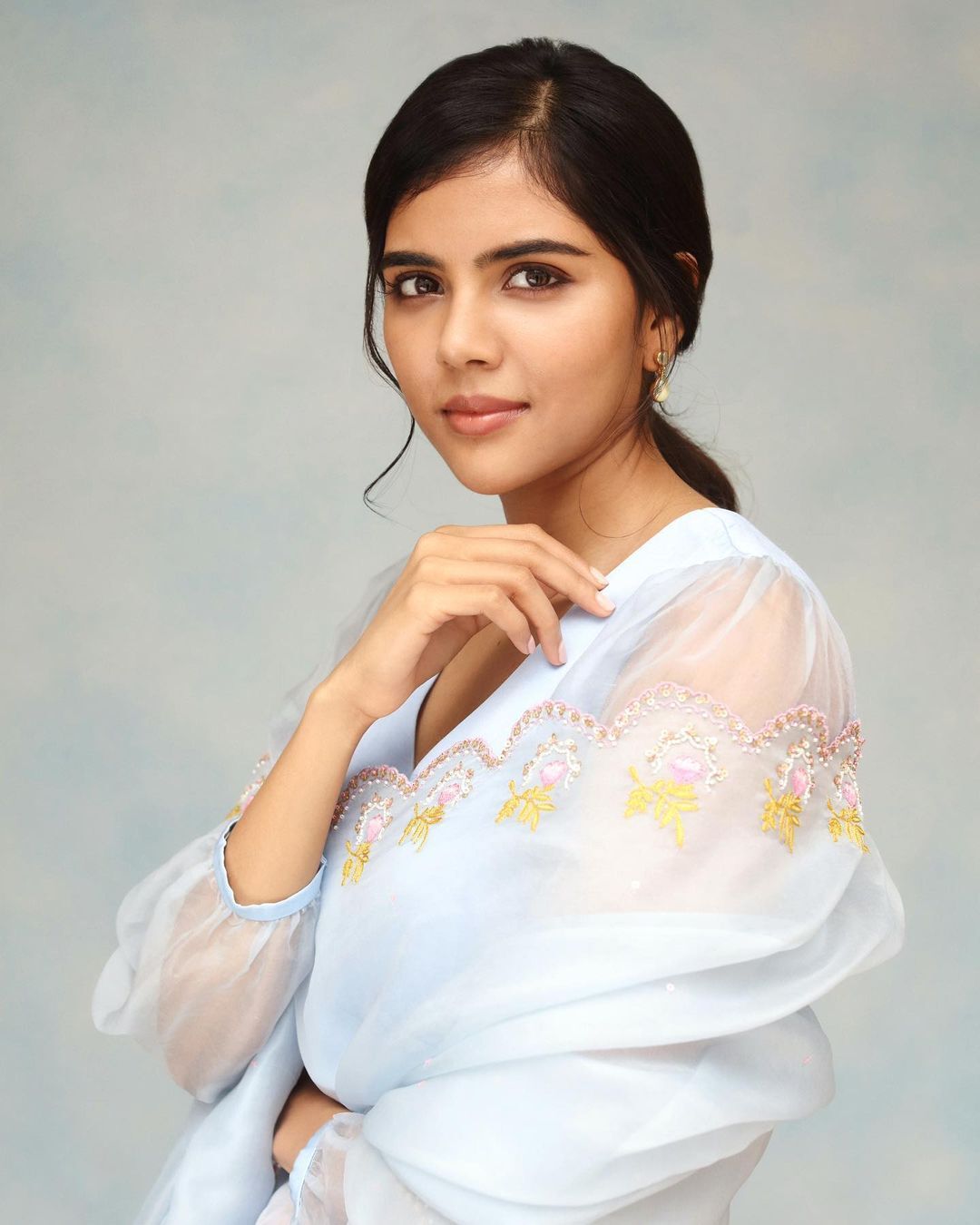 Cute Actress Kalyani Priyadarshan Shined In Stills | മാലഖ പിറകില്‍ നില് ...